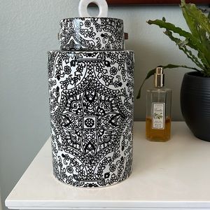 Pottery Barn | Accents | Pottery Barn Ceramic Container | Poshmark